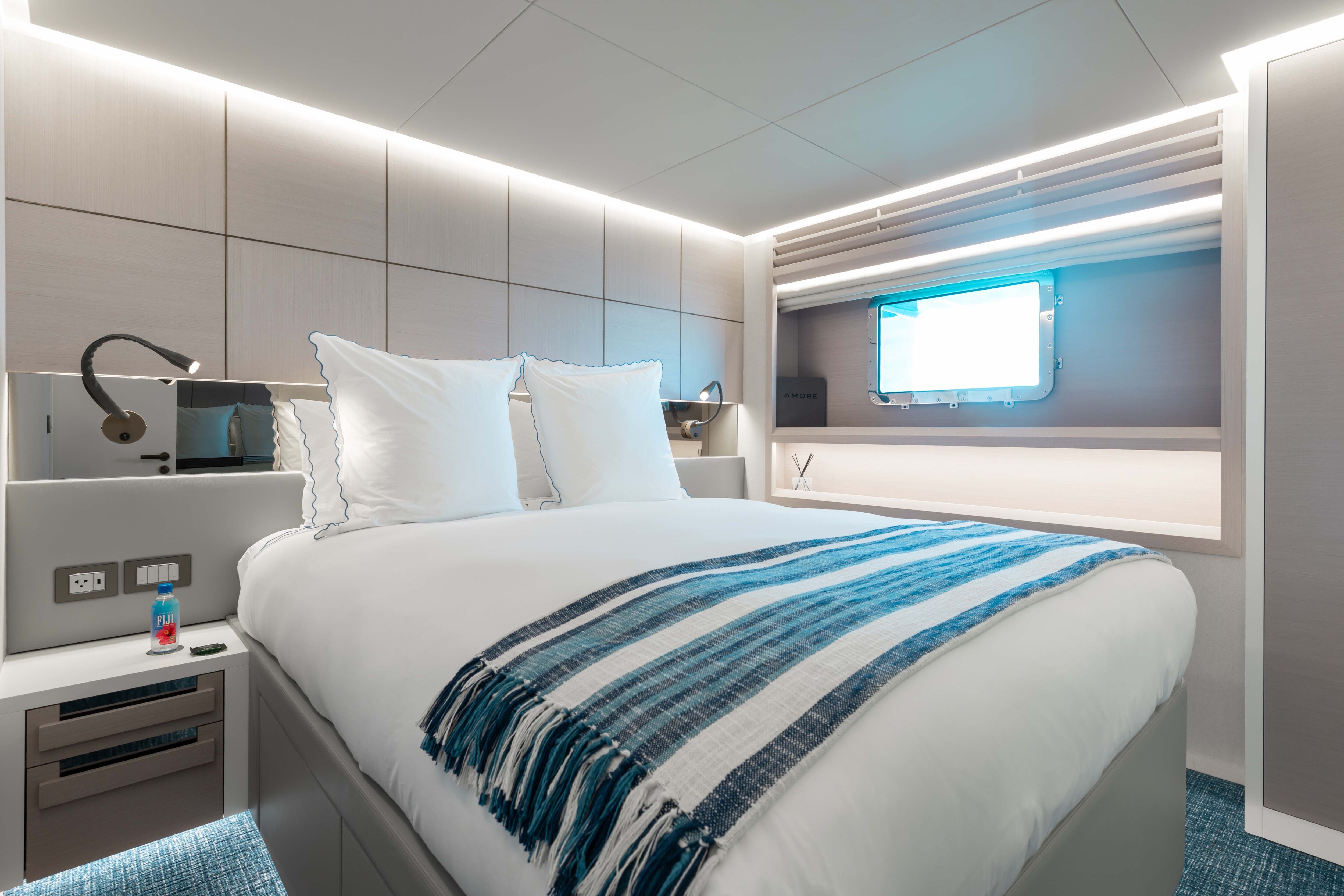 AMORE YACHT FOR CHARTER | FRASER