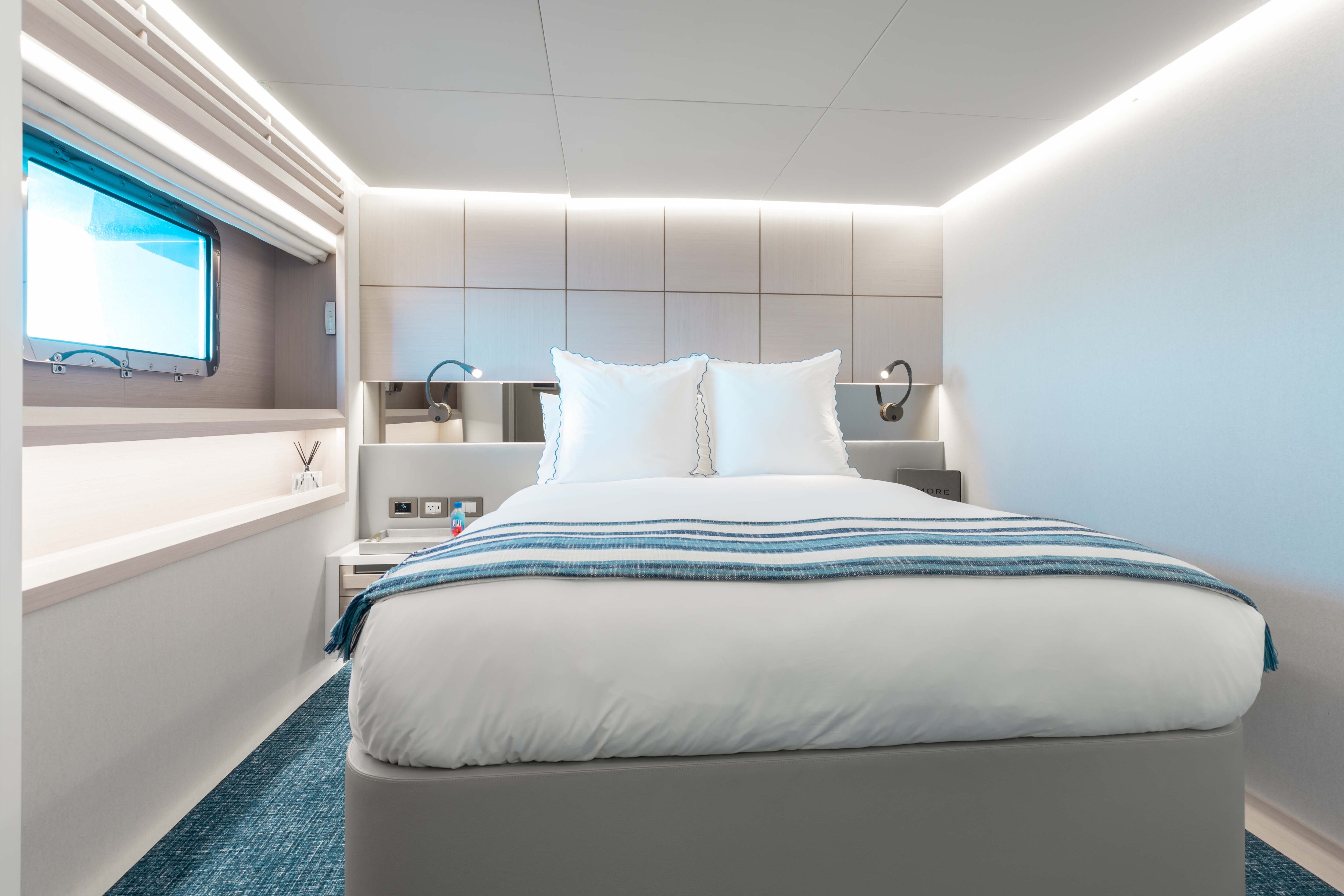 AMORE YACHT FOR CHARTER | FRASER