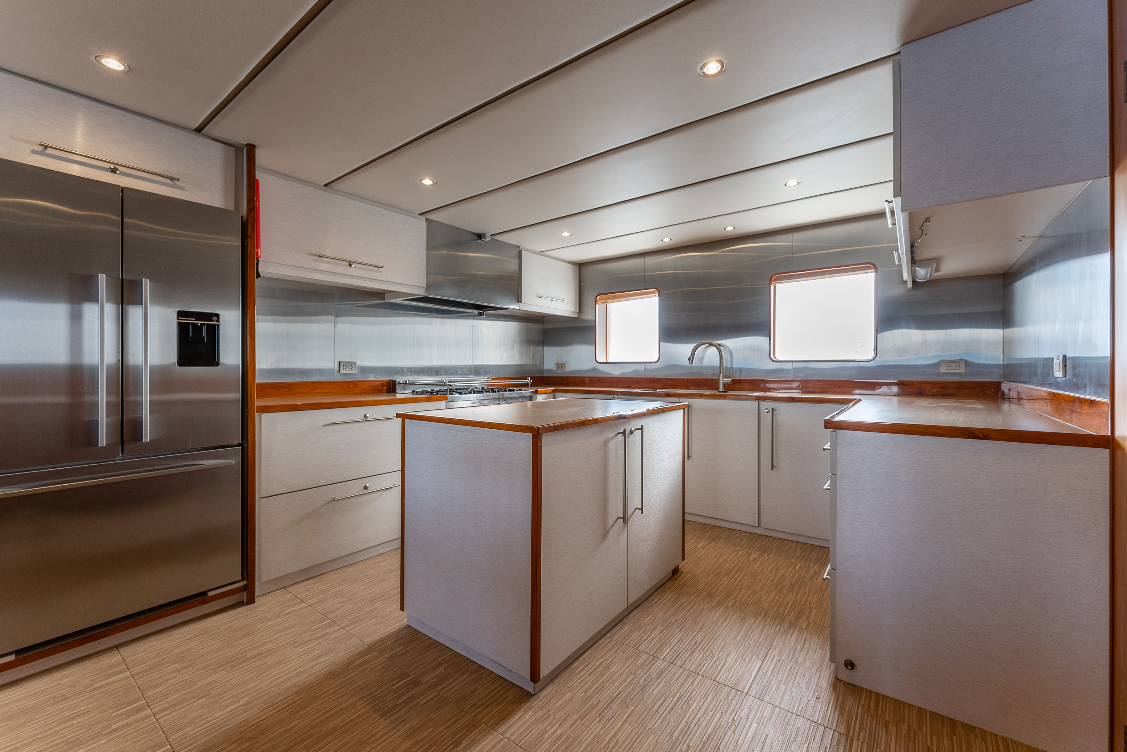 HARDHOME Yacht for Sale | Fraser