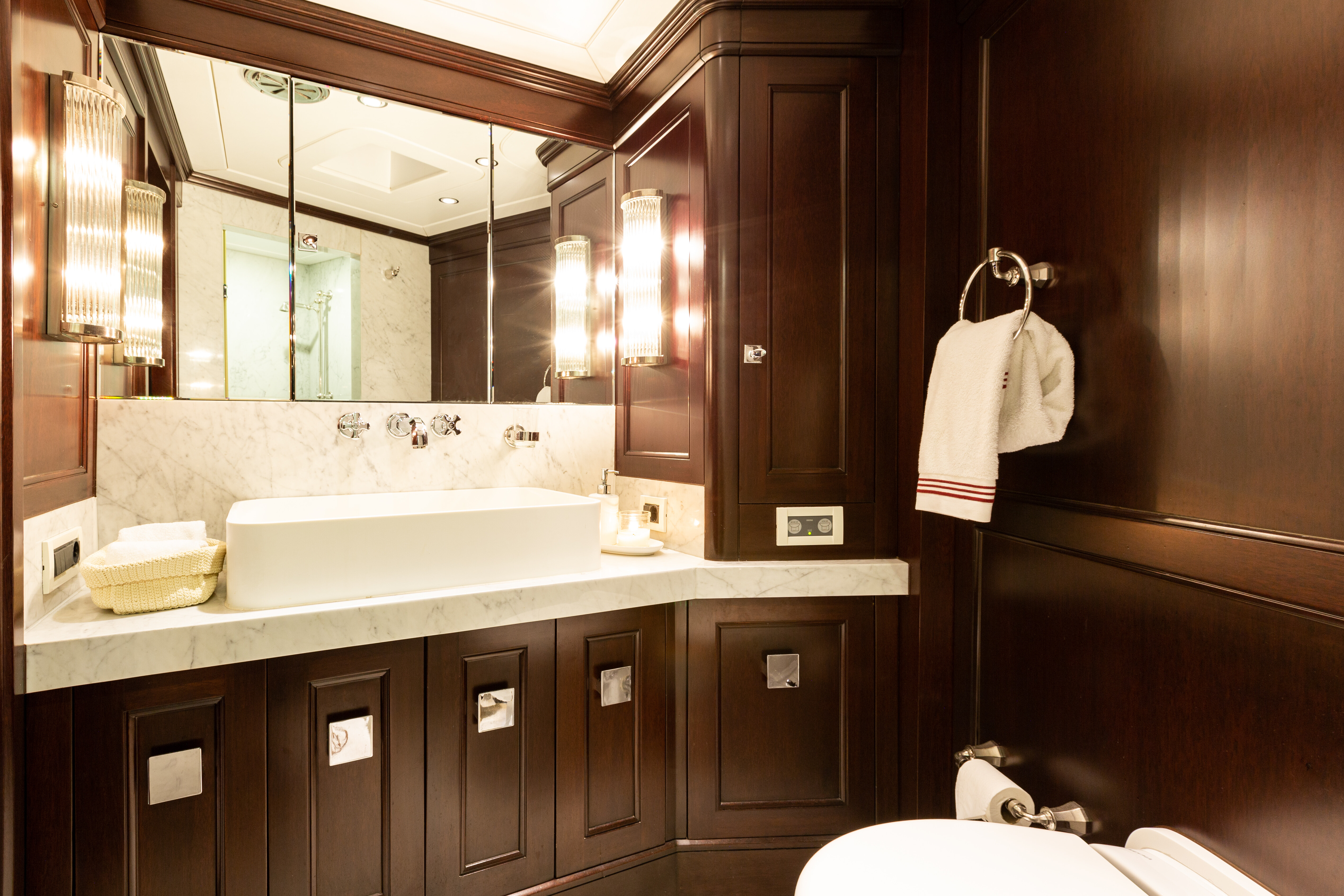 GWEILO Yacht for Sale | Fraser