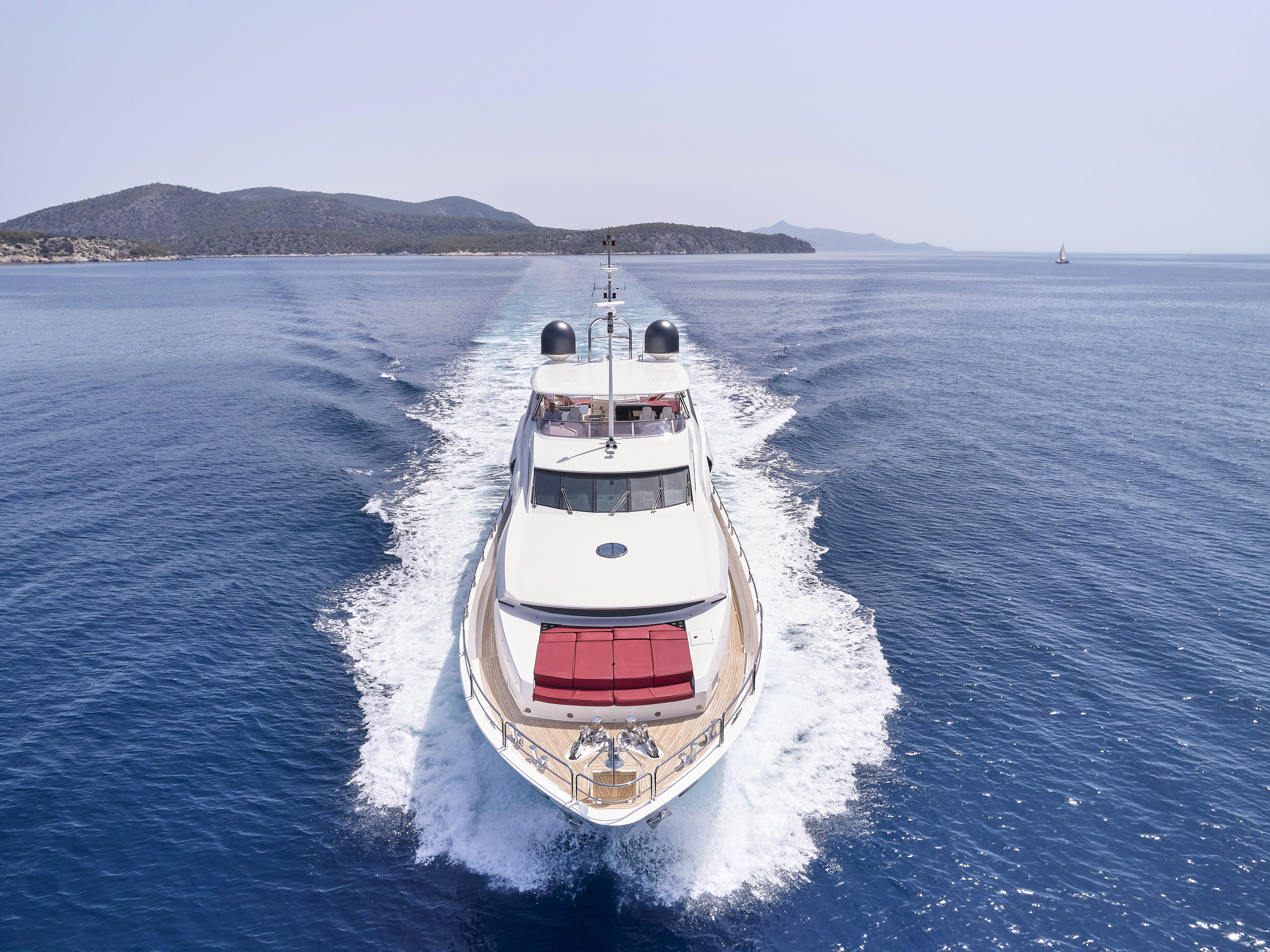 White pearl yacht store