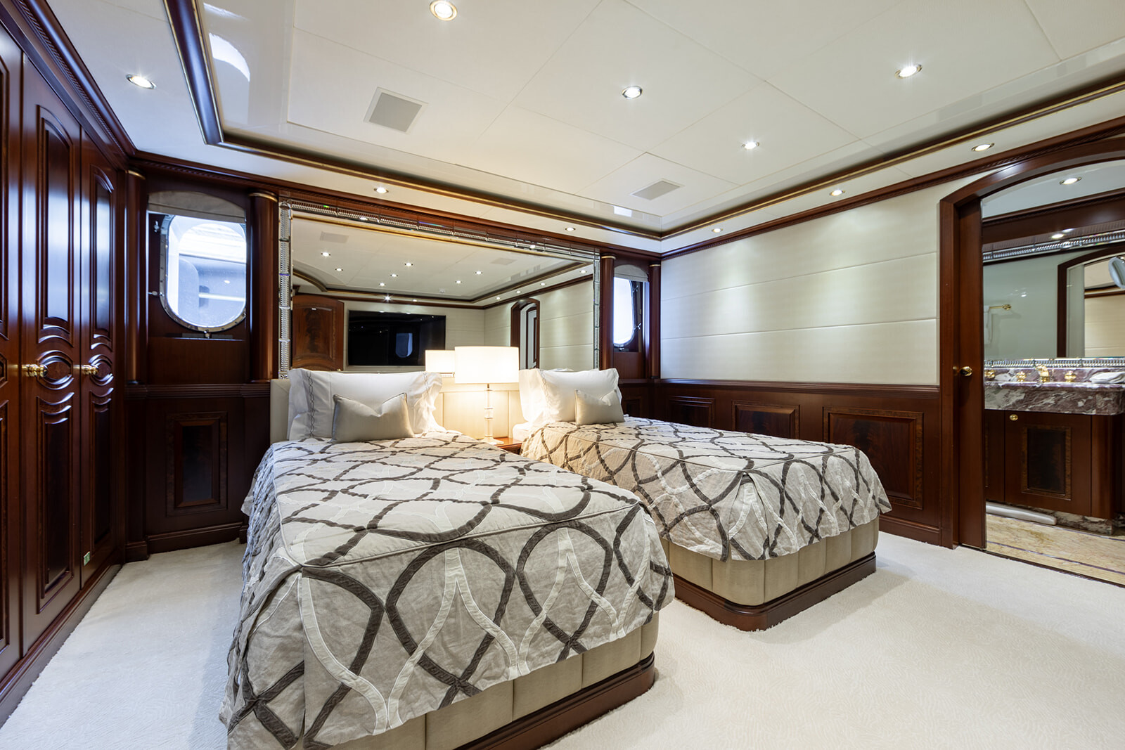 QUEEN MAVIA Yacht for Sale | Fraser