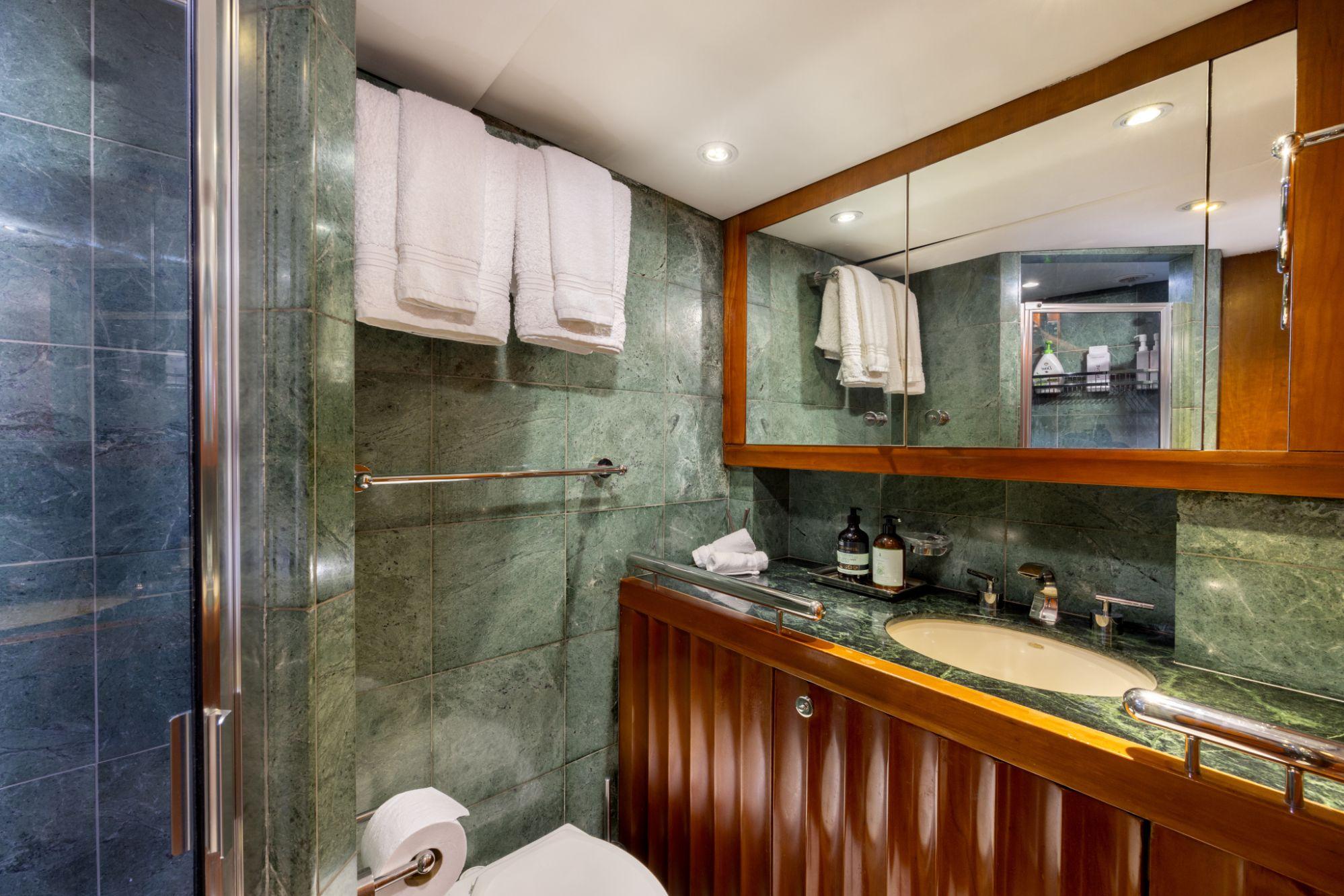 VAGABOND Yacht | Fraser