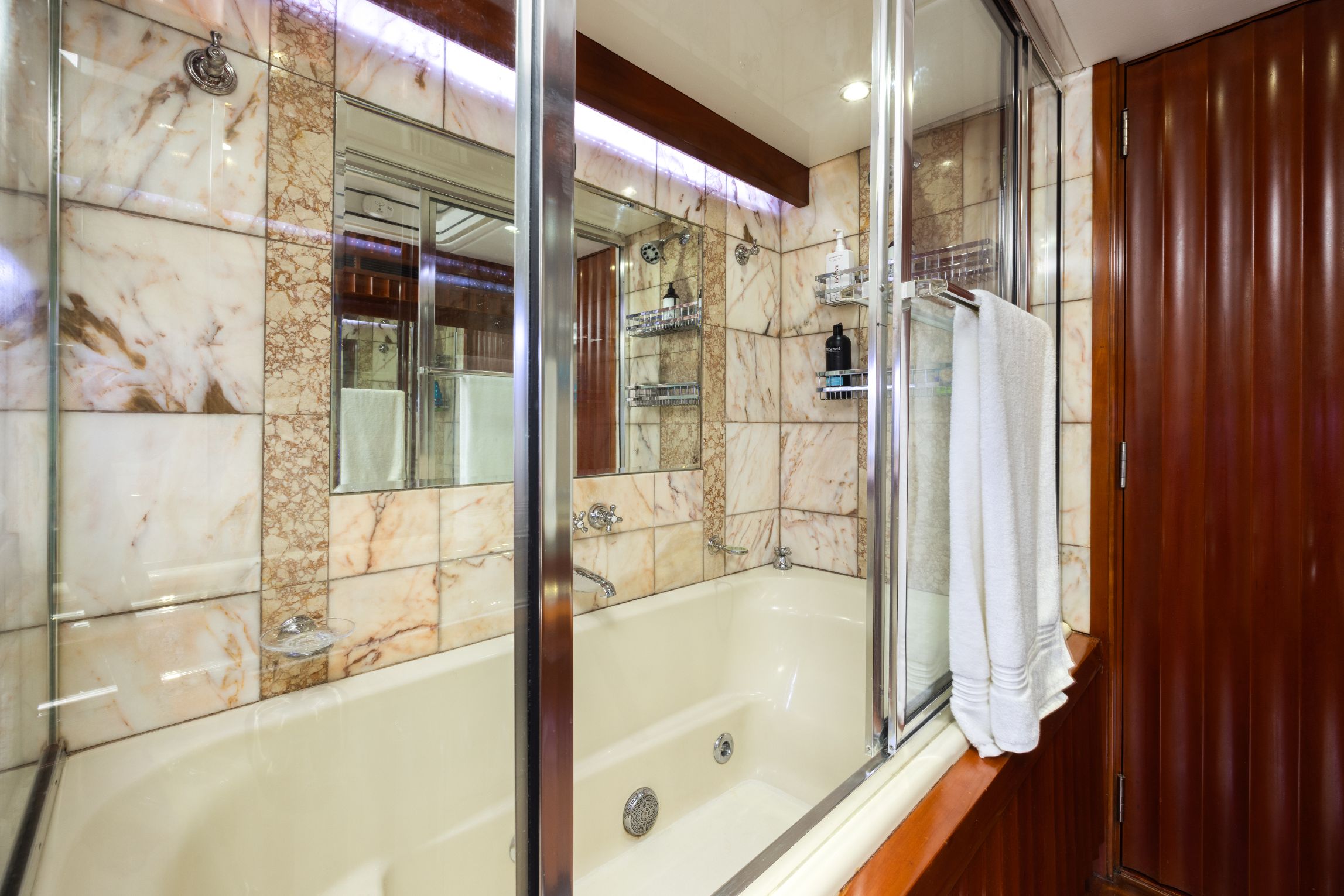 VAGABOND Yacht | Fraser