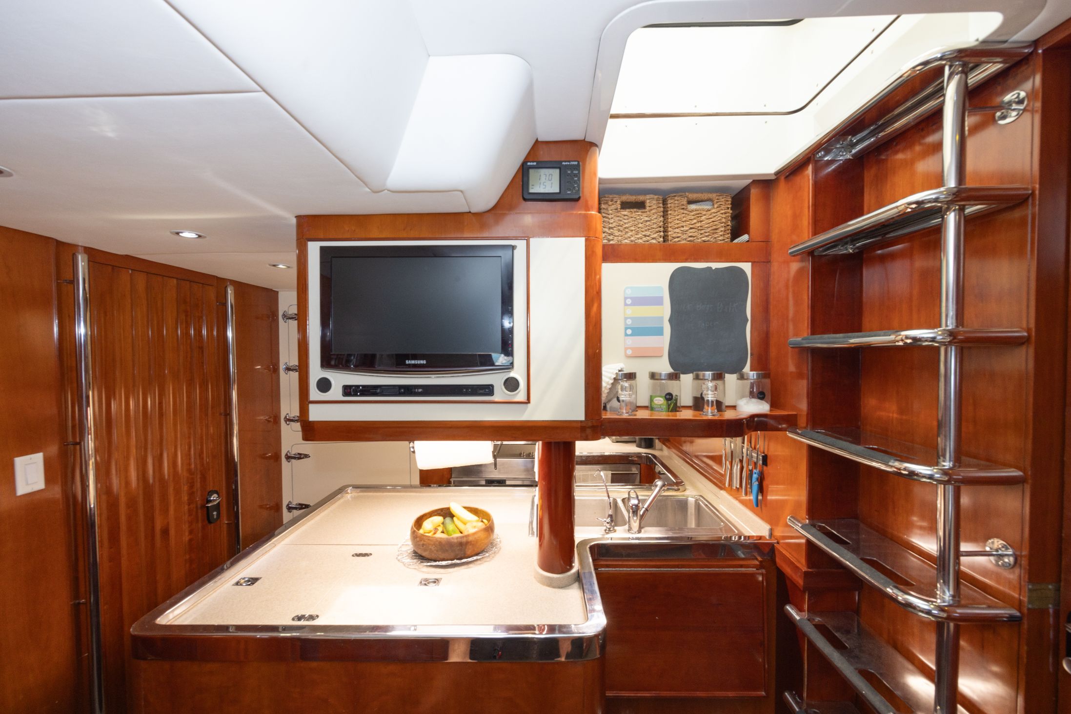 VAGABOND Yacht | Fraser