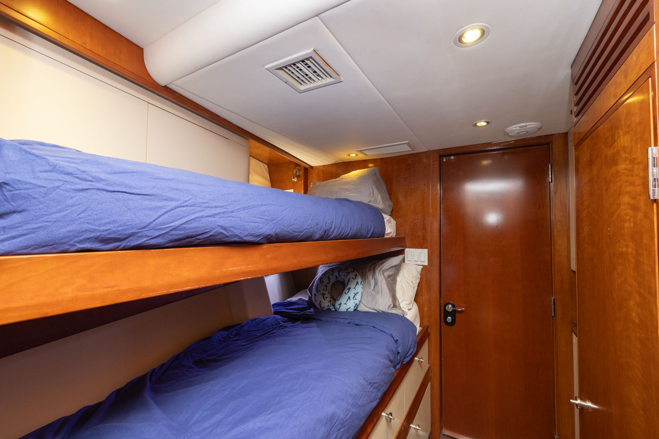 VAGABOND Yacht | Fraser