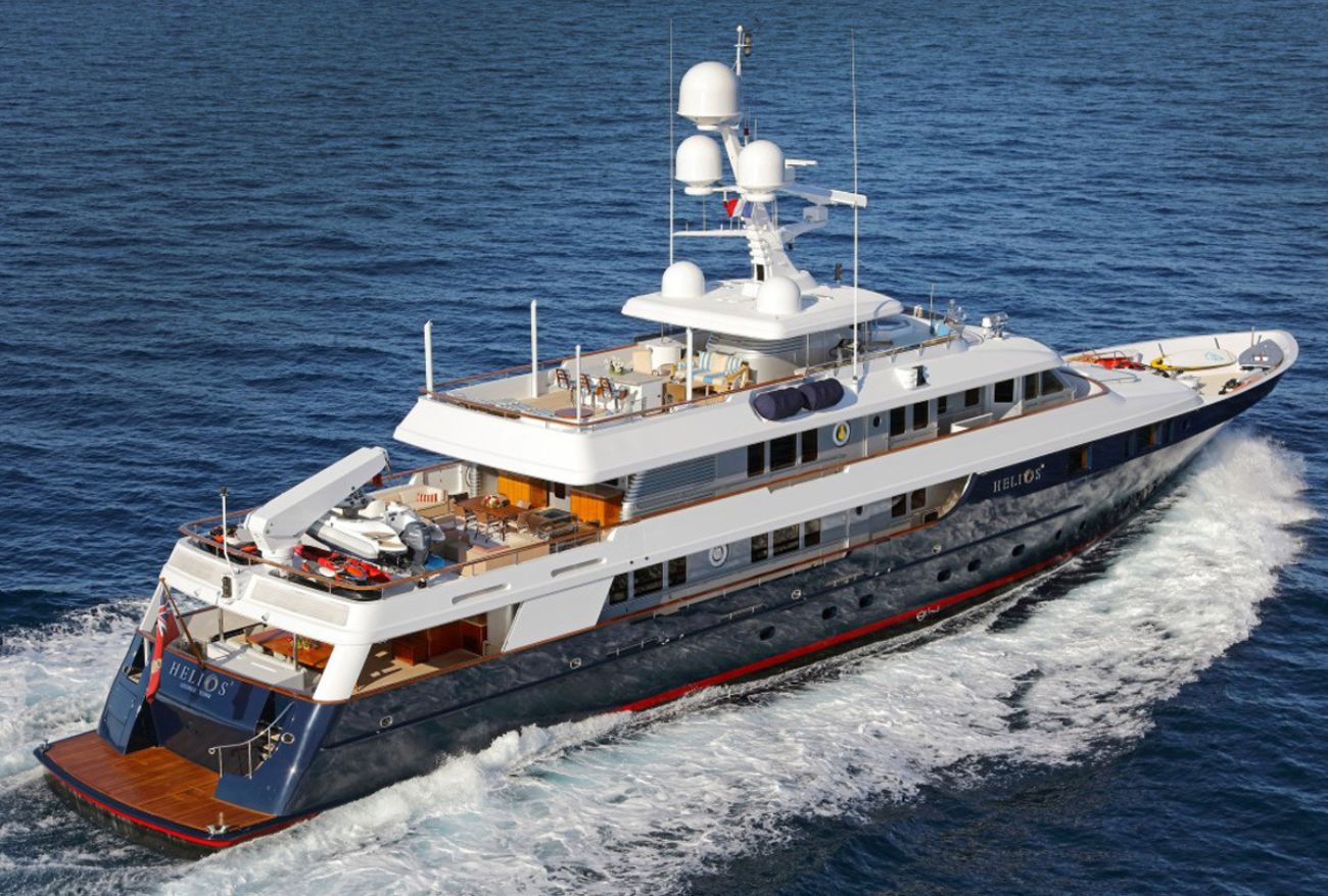 Crewed Yacht Charter