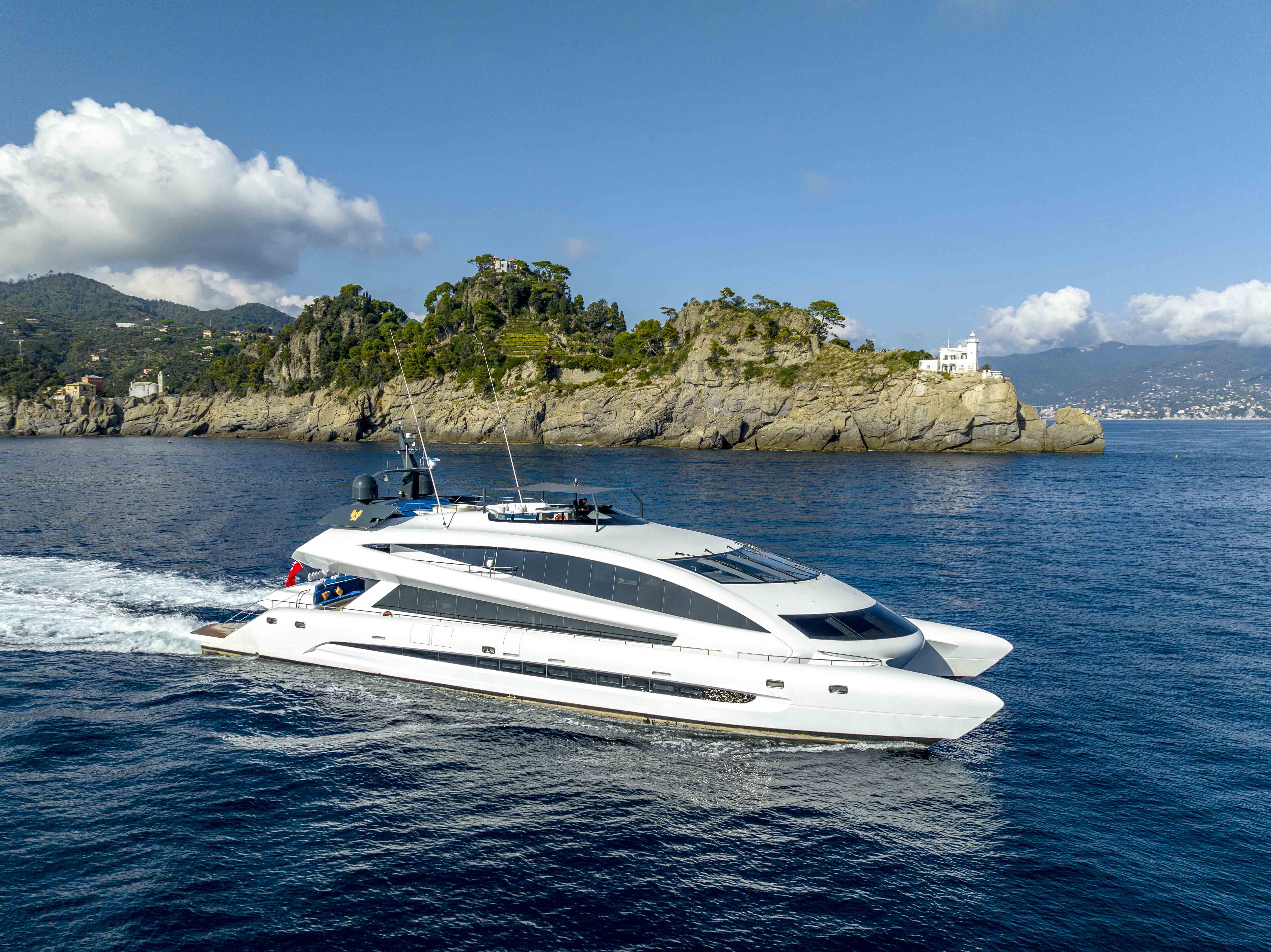 Party yachts | luxury yachts for charter | Fraser