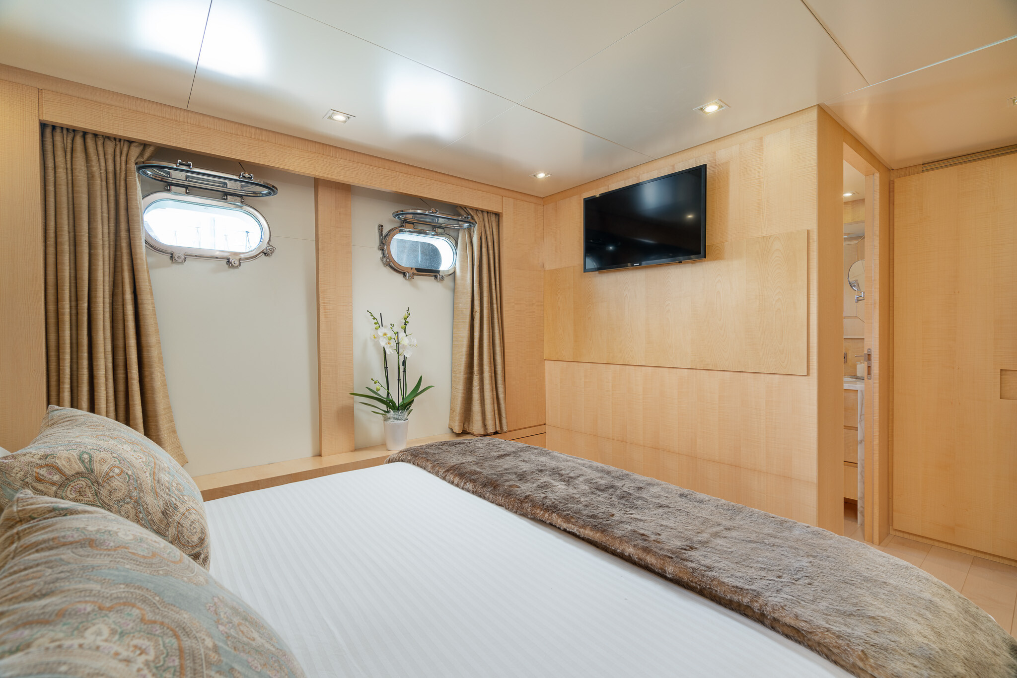 ATOM Yacht for Sale | Fraser