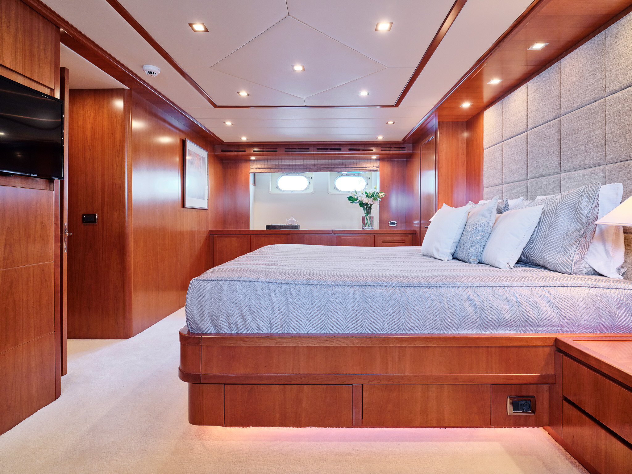 HELIOS YACHT FOR CHARTER | FRASER